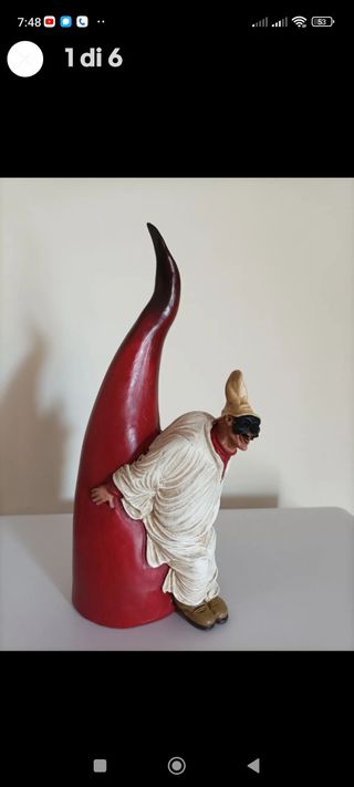 Pulcinella con corno manufatto in terracotta