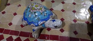 Tartaruga in ceramica decorato a mano
