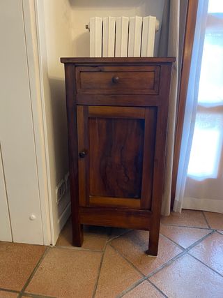 Mobiletto in legno