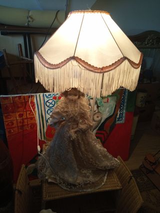 lampada con bambola in porcellana vintage