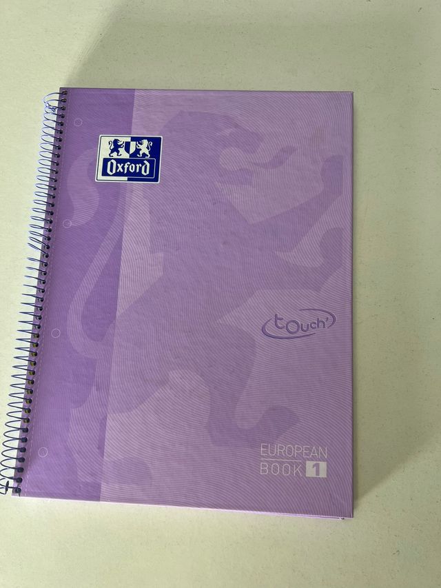Libreta oxford morada de segunda mano por 3 EUR en Elche en WALLAPOP
