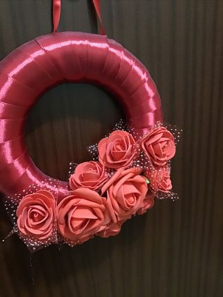 Ghirlanda dietro porta