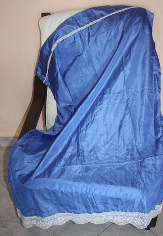 Tendina opaca blu elettrico con pizzo