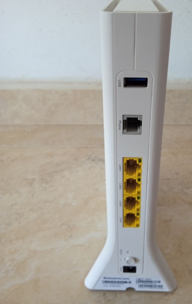 ROUTER IN FIBRA SAGEMCOM FAST 5657 di seconda mano per 15 EUR su Pulpí ...