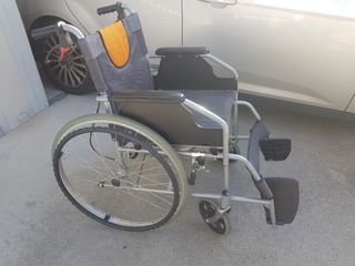 carrozzina per anziani e disabili