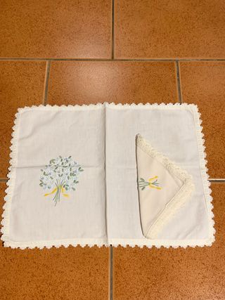 Tovaglietta americana ricamata