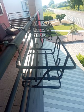 Portavasi ferro battuto