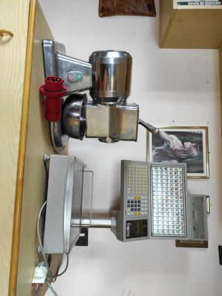 grattugia  e bilancia elettronica x frutta  vendo