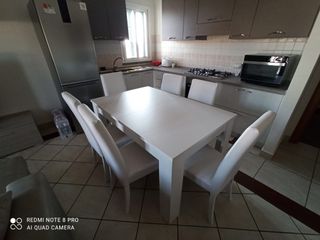 vendesi tavolo con 6 sedie