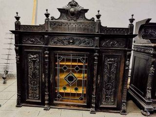 Due splendide credenze di inizio 900 in noce