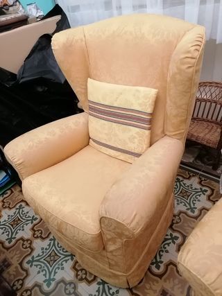 1 divano e 2 poltrone + 4 cuscini