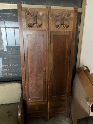 Armadio guardaroba in legno da restaurare