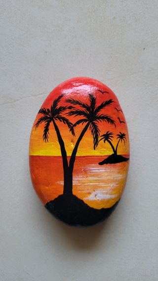 Palme dipinte su sasso di mare.Pezzo unico