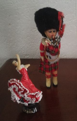 Gadget spagnola e soldatino scozzese