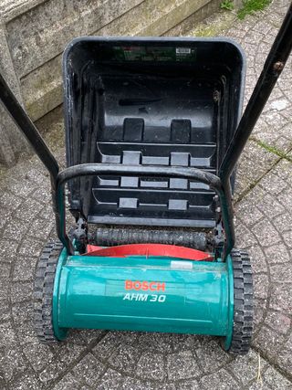 Rasaerba falciatrice manuale