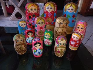 Matrioske fatte e dipinte a mano in legno