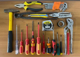 Set utensili per lavoro cacciaviti pinze