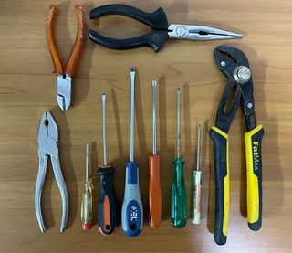 Set utensili per lavoro cacciaviti pinze