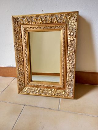 Specchio con cornice in legno