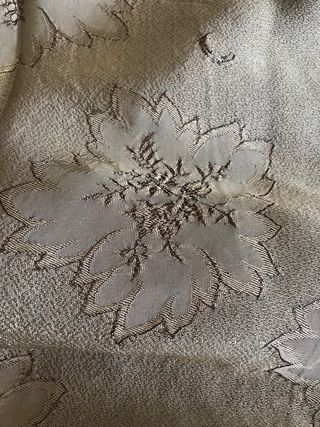 Copriletto matrimoniale di tessuto pregiato