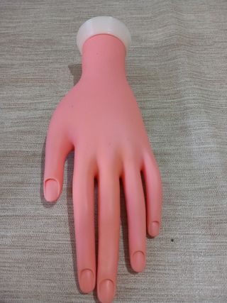 mano finta per nail art