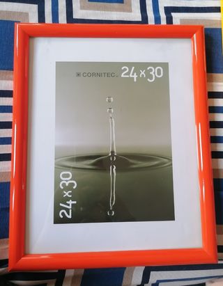 Cornice da parete arancione