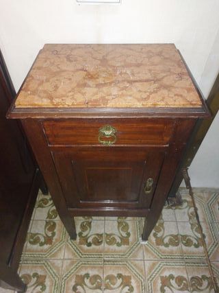 Coppia di comodini dell'800