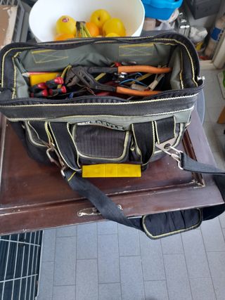 vendo  borsa con attrezzi da elettricista