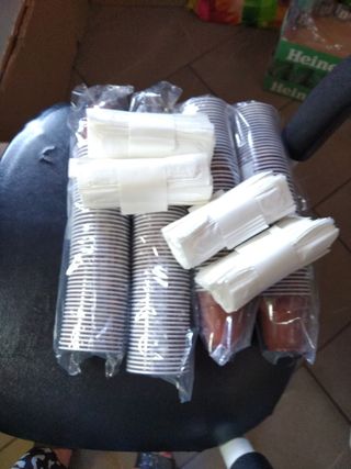 200 bicchierini da caffè più 200 palettine in plas