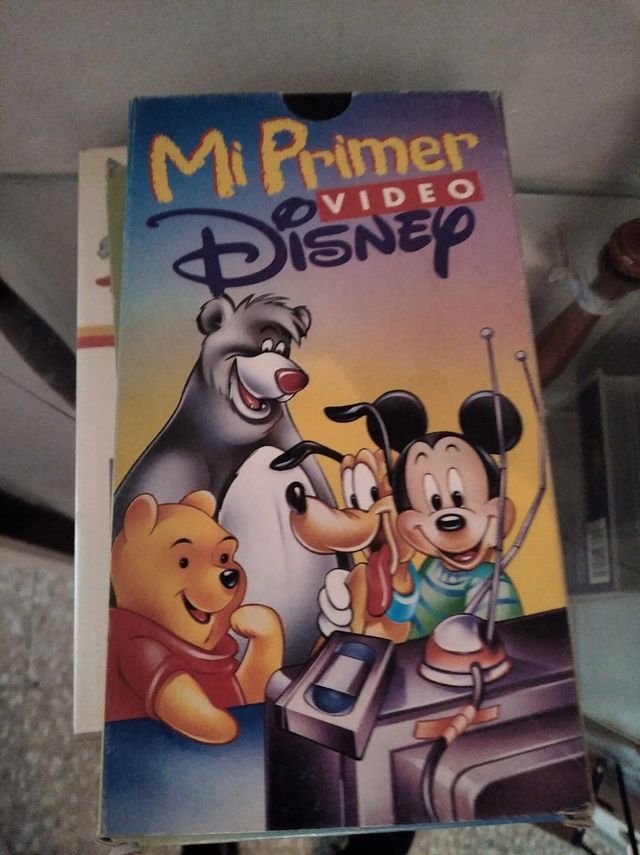 Pelis Dibujos Animados III. 5 euros cada una de segunda mano por 5 EUR en Almensilla en WALLAPOP