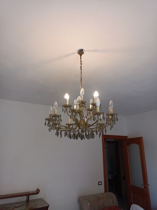 lampadario in ottone con 15 bracci.