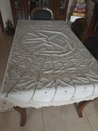 bellissima tovaglia  antichissima ricamata a mano