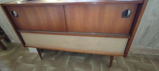 mobiletto vintage con radio e giradischi