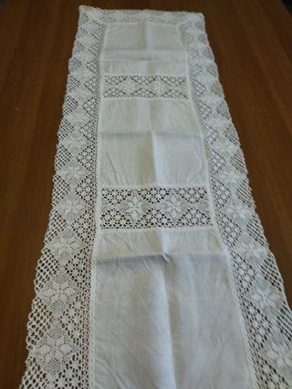 runner tavola lino con orlo fiori