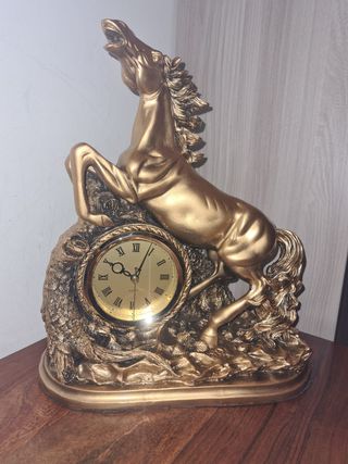 Orologio da tavolo con cavallo rampante