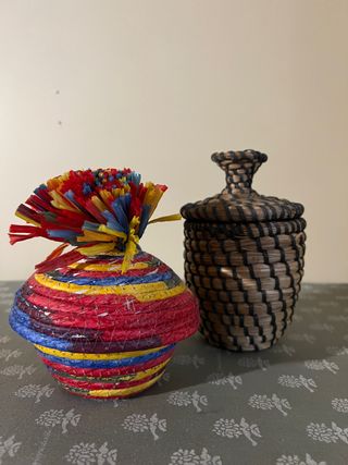 Due cestini porta oggetti