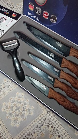 set coltelli nuovo bellissimo.