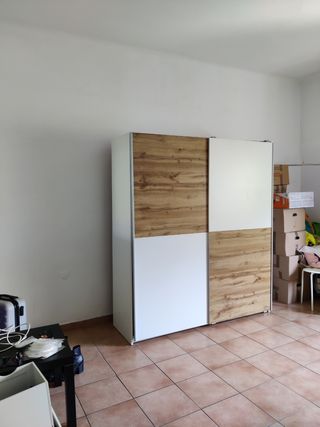 Armadio con porta scorrevole