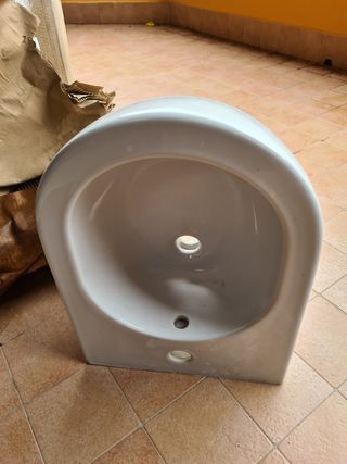 Bidet e tazza WC sospesi