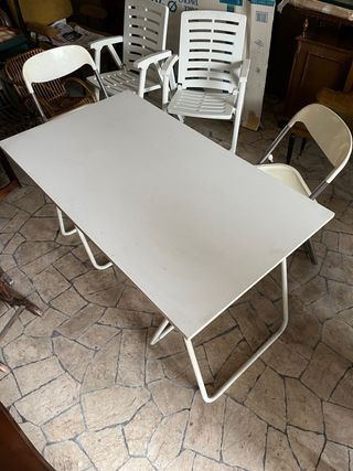 Tavolo scomponibile vintage con sedie reclinabili