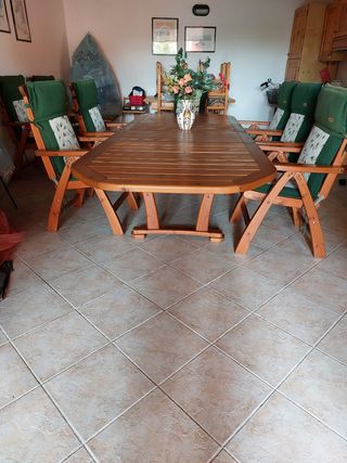 tavola e poltrone in legno massello