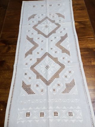 striscia ricamata a mano bianca