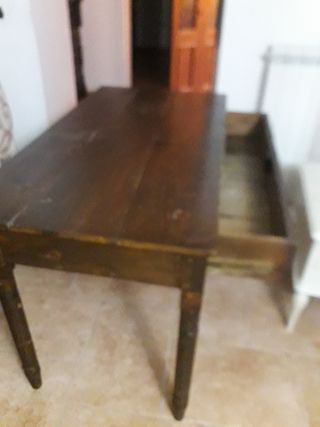 tavolo e sedia a dondolo