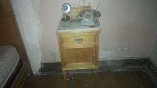 base letto, armadio a 2 ante con vetri e n. 2 como