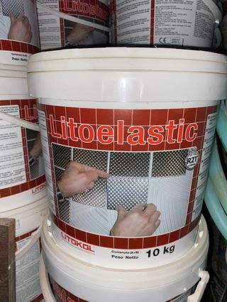 Colla bicomponente per mattonelle o marmi