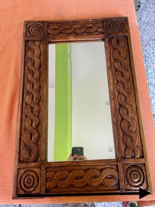 Cornice specchio in legno.