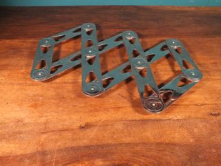 Sottopentola universale estendibile salvaspazio