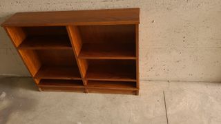 Libreria da terra con scomparto segreto