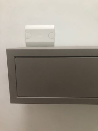 Mensola con cassetto color tortora