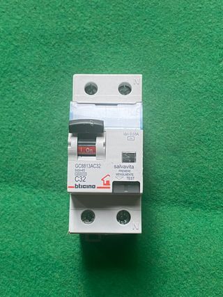 Interruttore magnetotermico C32 Bticino